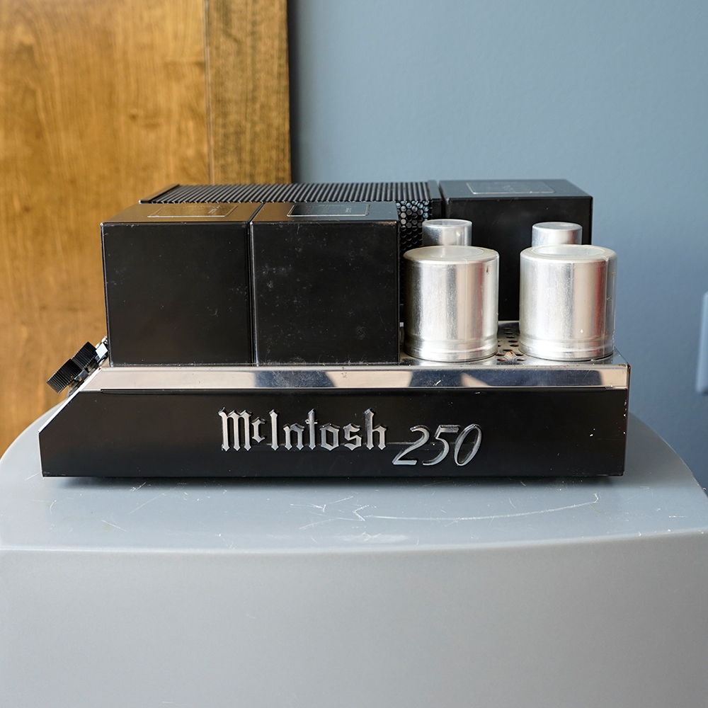 McIntosh MC250 Power Amplifier, Pre-Owned For Sale | Audiogon