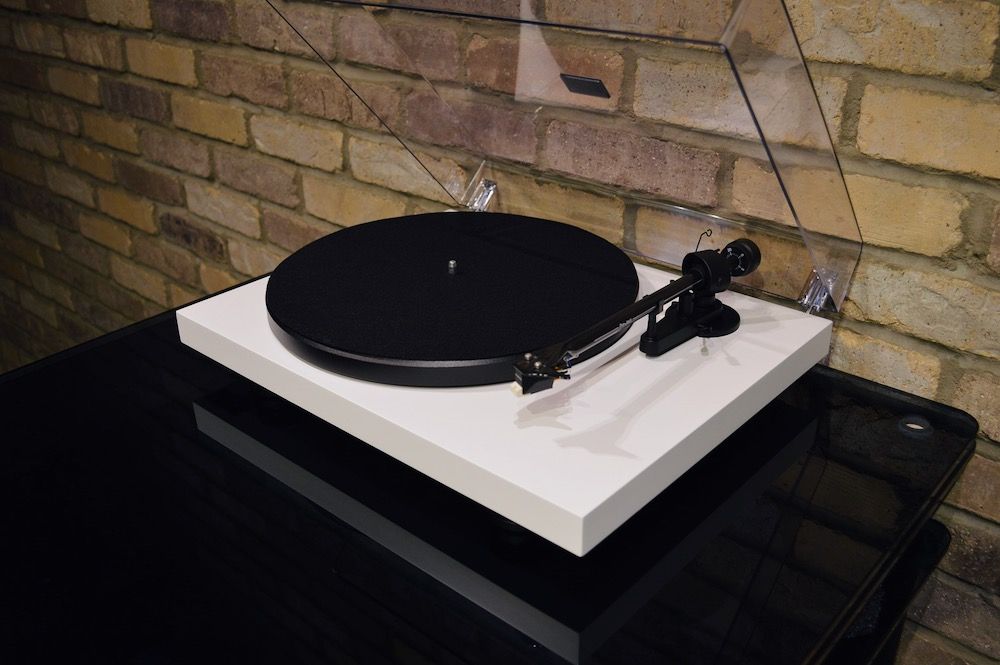 Pro-Ject Debut Carbon Evo in Satin White w... For Sale | Audiogon