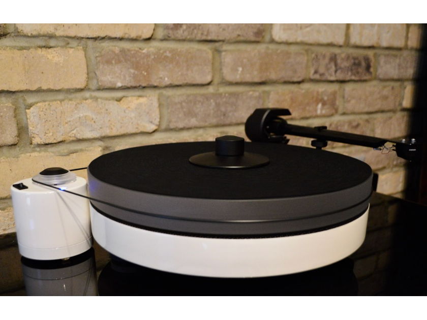 Pro-Ject RPM 5 Carbon Turntable in Gloss W... For Sale | Audiogon