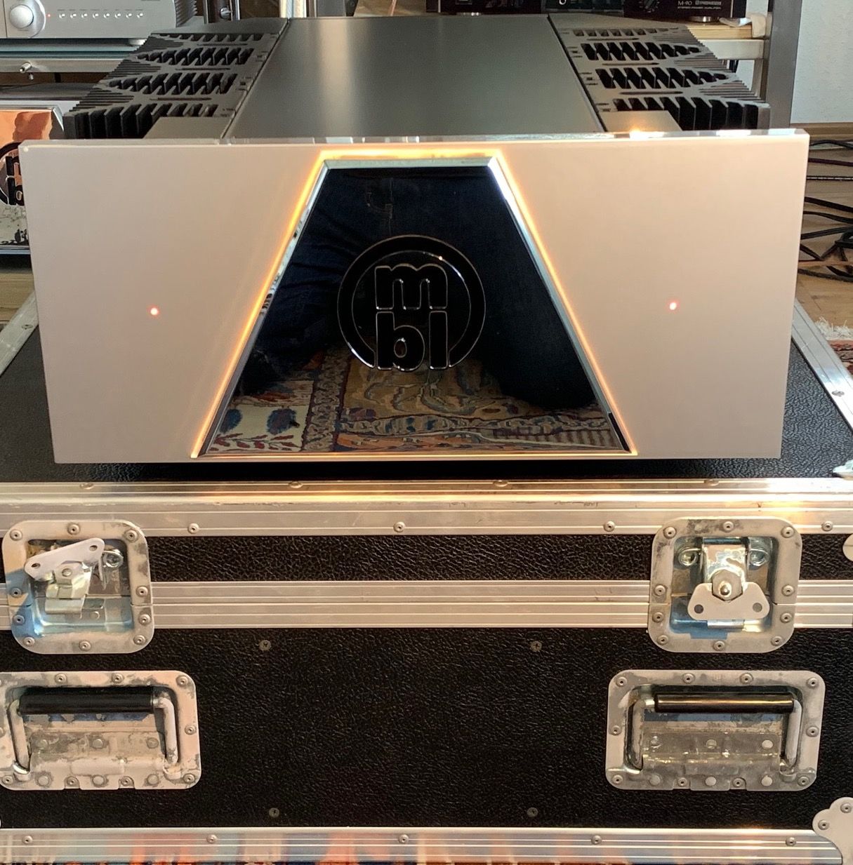 MBL 9006 power amplifier in silver For Sale | Audiogon