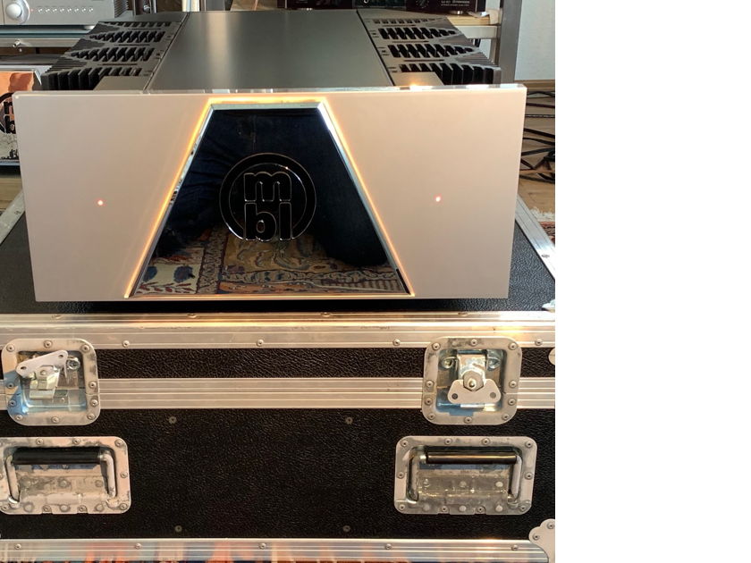 MBL 9006 power amplifier in silver For Sale | Audiogon