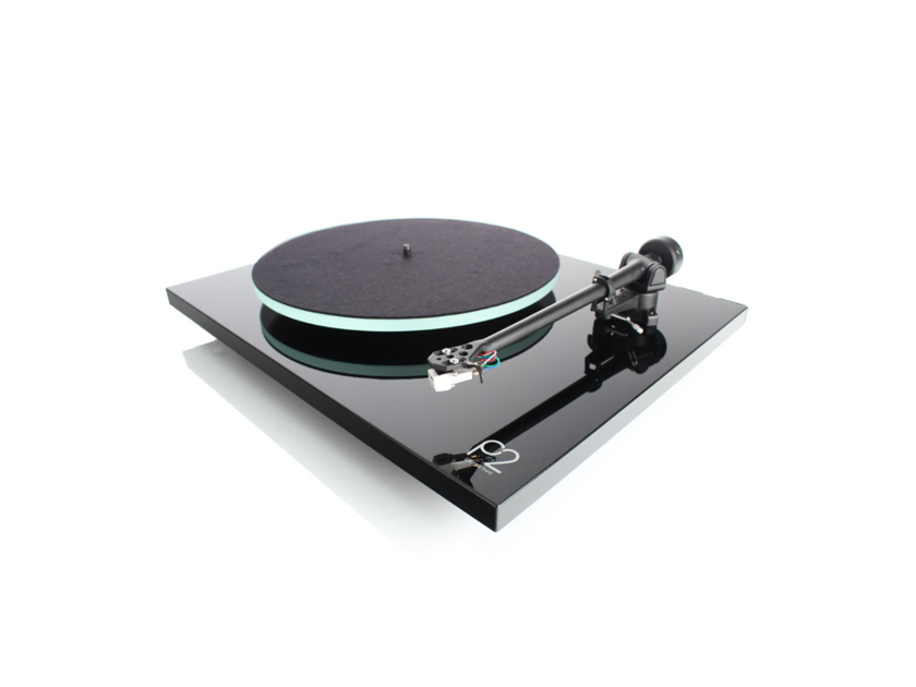 Rega Planar 2 Turntable w/ Carbon MM Cartr... For Sale | Audiogon