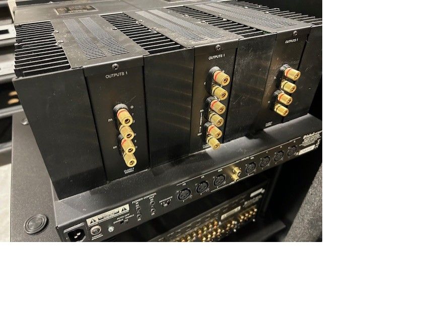 McIntosh MC 8207 - 7 Channel Amplifier For Sale | Audiogon