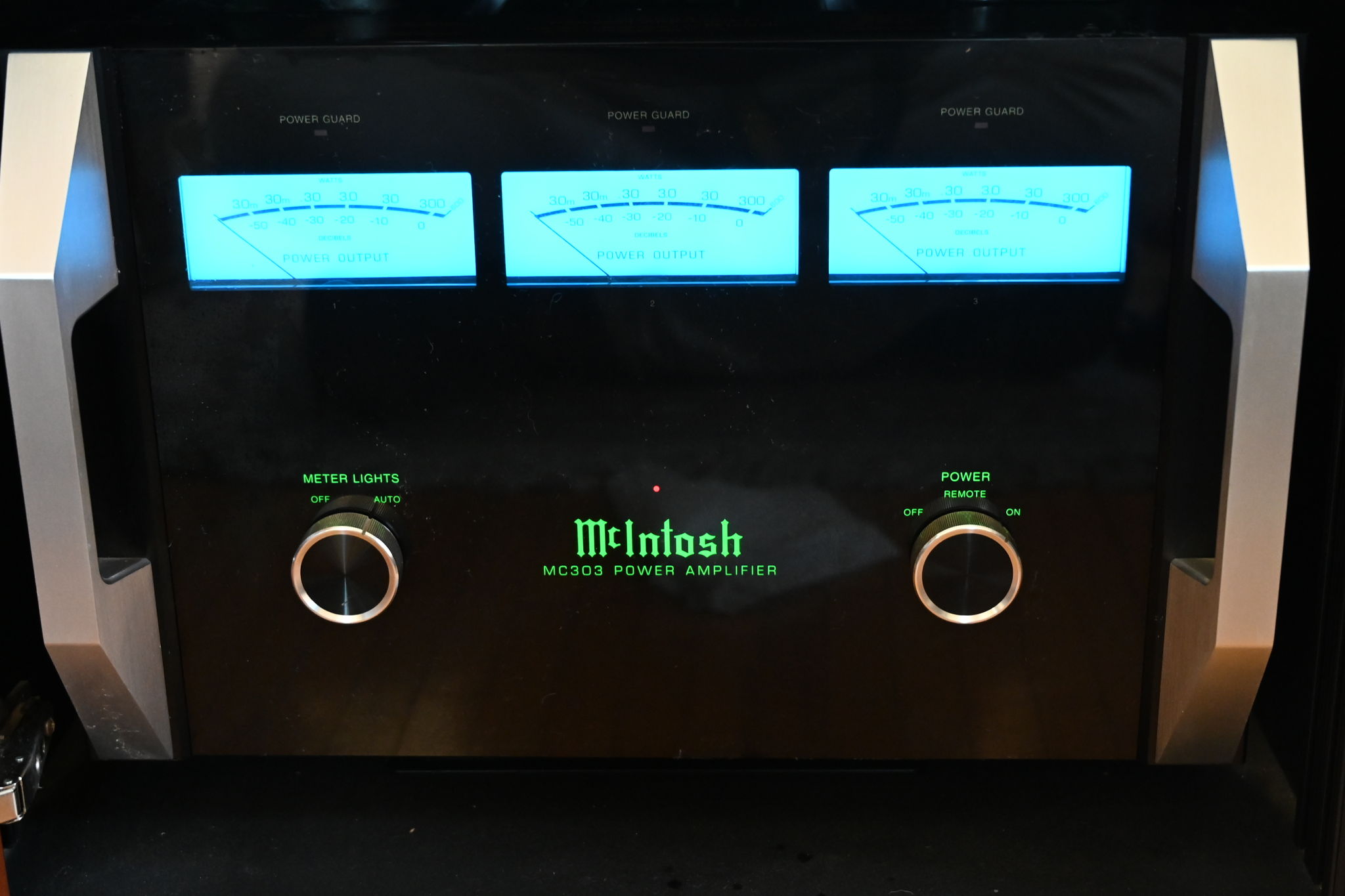 McIntosh MC303 3-Channel Solid State Ampli... For Sale | Audiogon