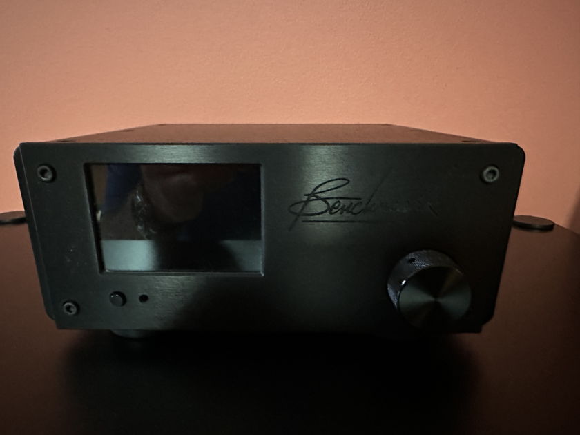 Benchmark Media LA4 LA4 Line Amplifier For Sale | Audiogon