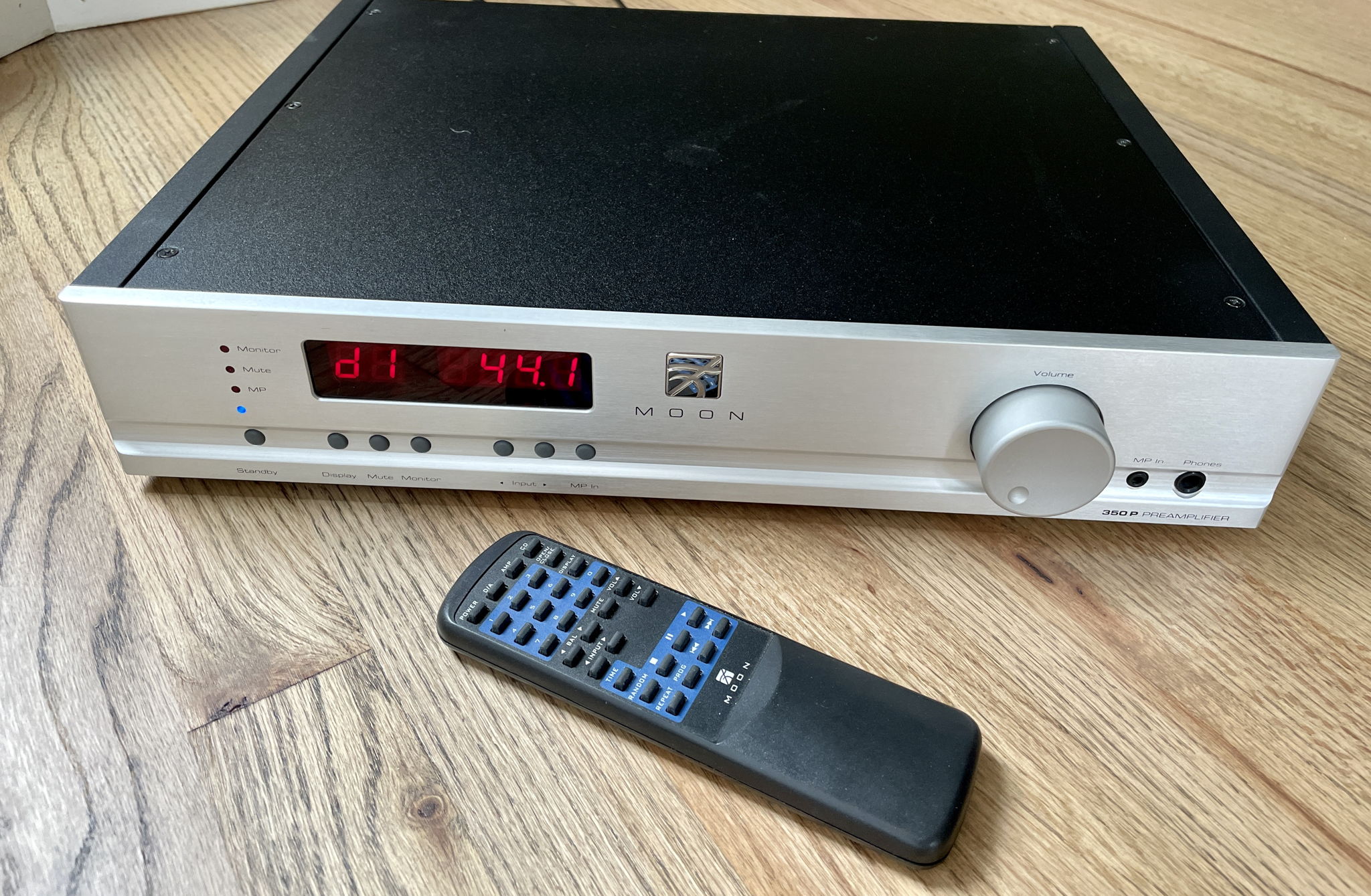 Simaudio Moon 350p Preamplifier For Sale | Audiogon