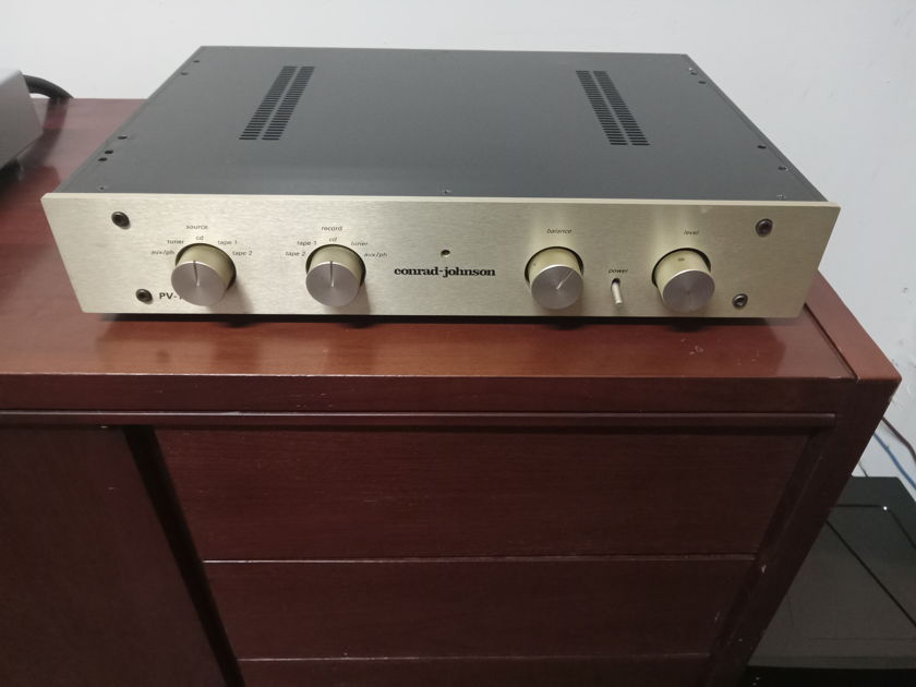Conrad Johnson PV-12 Preamplifier For Sale | Audiogon