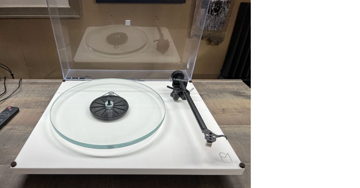 Rega P1 Turntable in White with extra Floa... For Sale | Audiogon