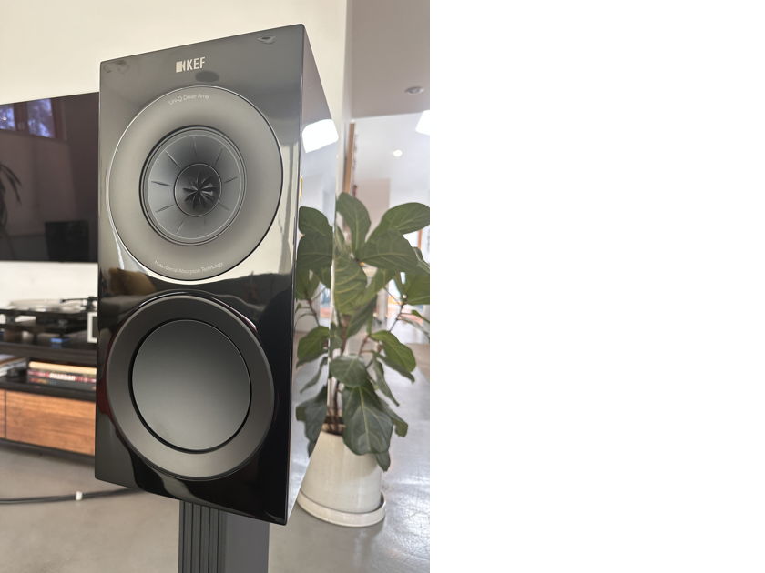 KEF R3 META with matching KEF S3 stands For Sale | Audiogon