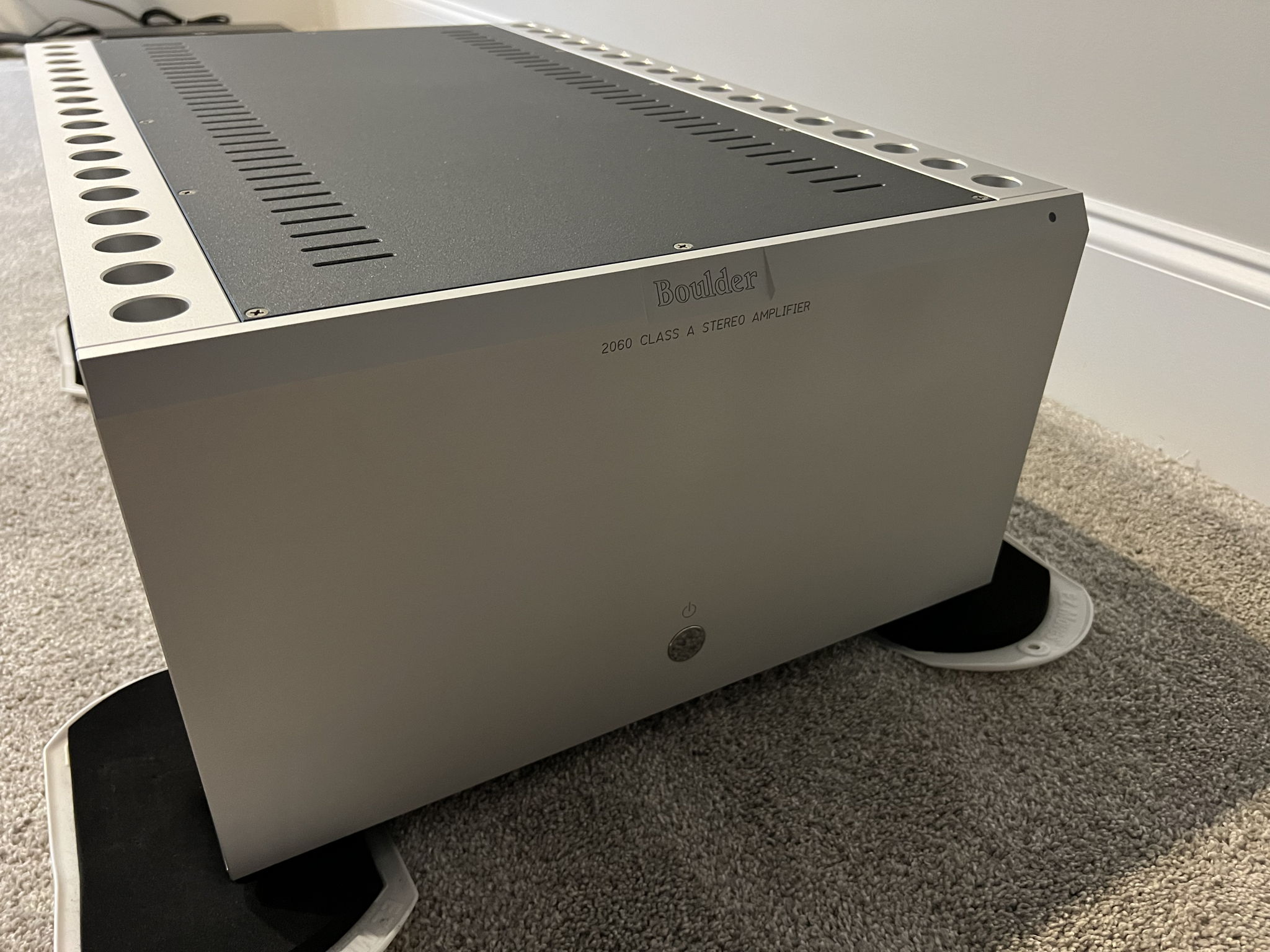 Boulder 2060 Stereo Amplifier For Sale | Audiogon