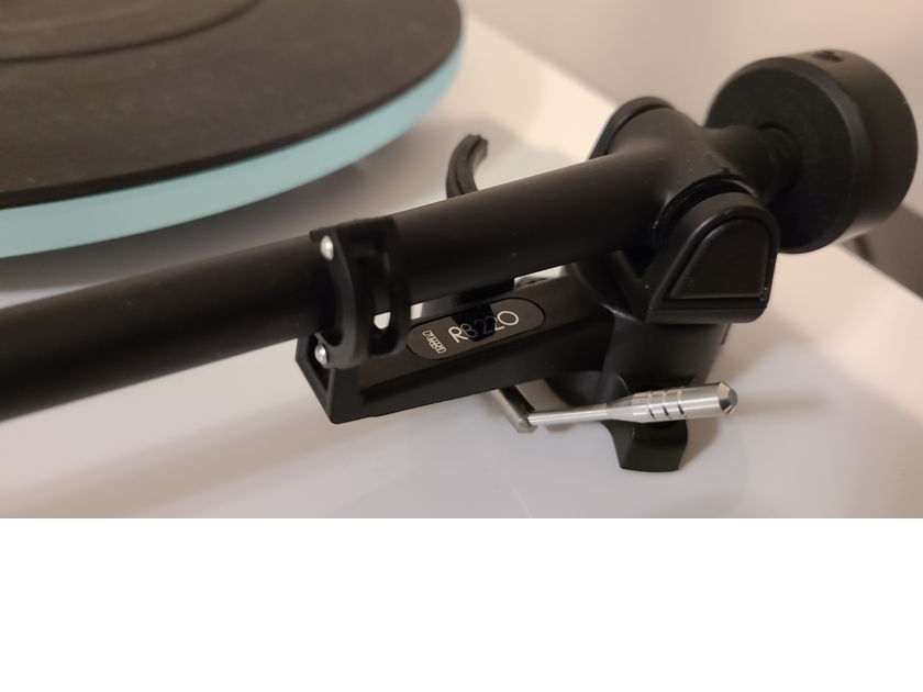 Rega P2 (Planar Two) Turntable For Sale | Audiogon