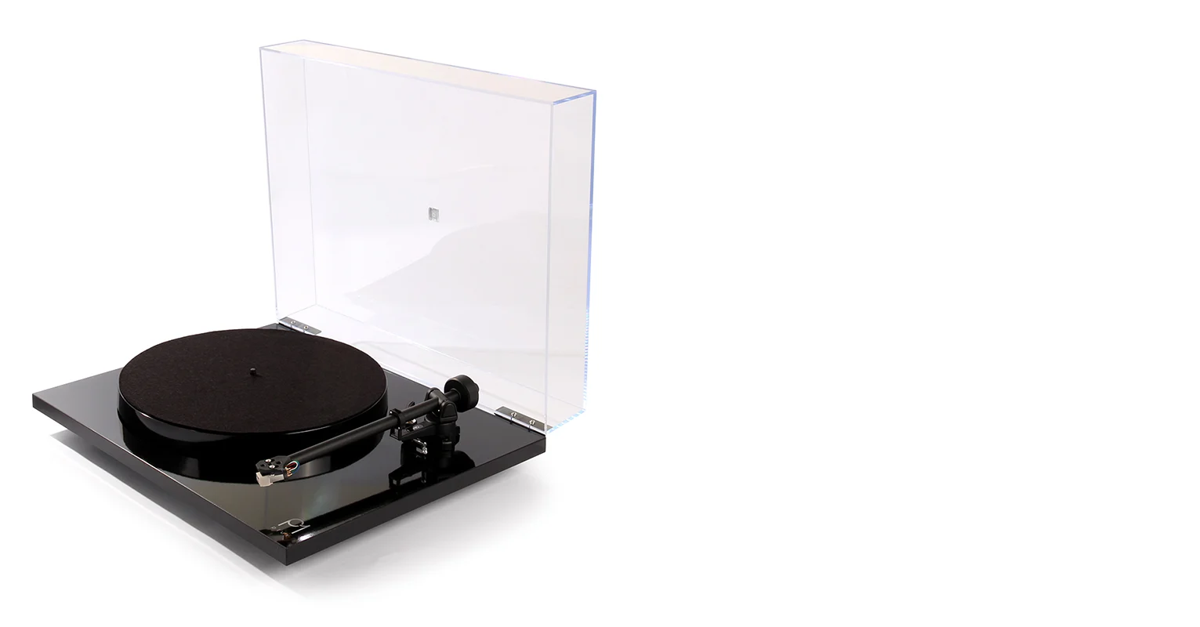 Rega P1 Turntable - Gloss Black with Cover For Sale | Audiogon