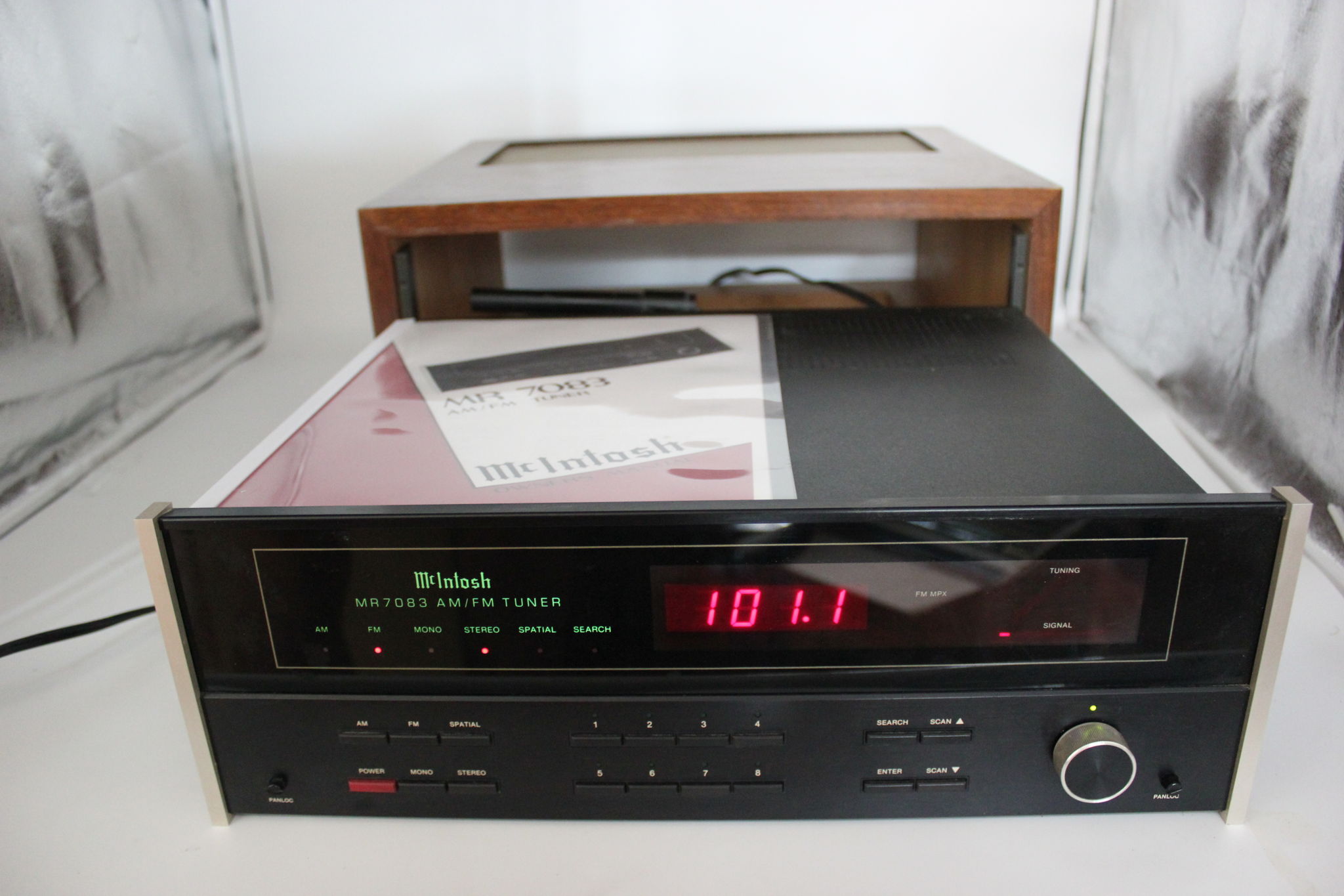 McIntosh MR7083 AM/FM Digital Tuner in Cab... For Sale | Audiogon