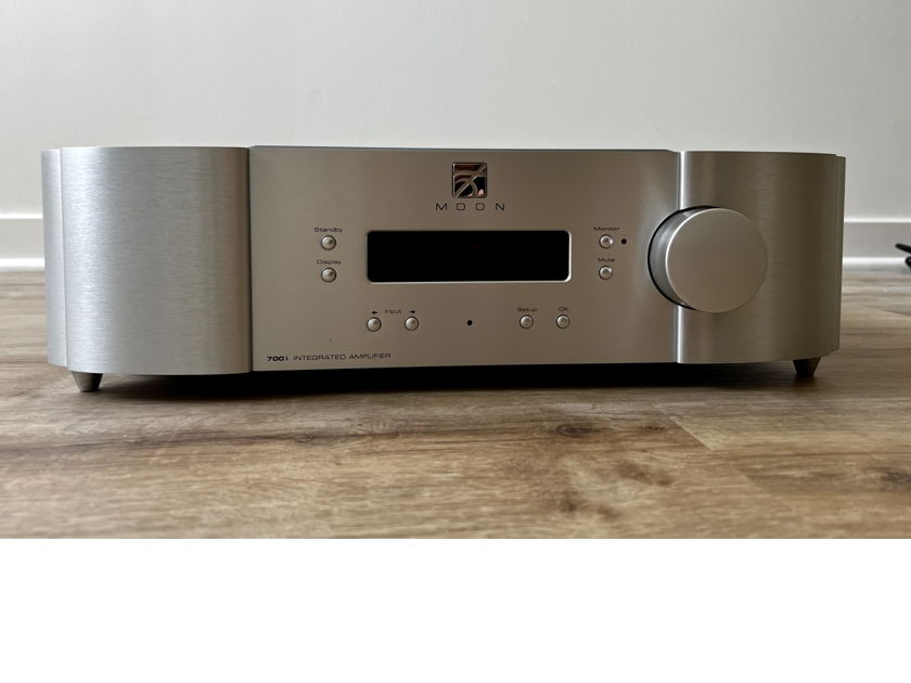 Simaudio Moon 700i V2 integrated amplifier... For Sale | Audiogon