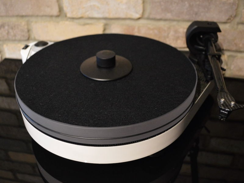 Pro-Ject RPM 5 Carbon Turntable in Gloss W... For Sale | Audiogon