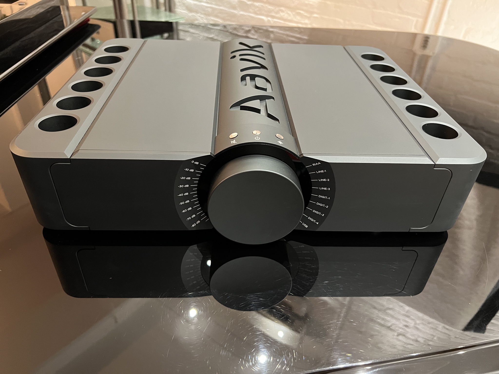 Aavik Acoustics C-380 Preamp with world cl... For Sale | Audiogon