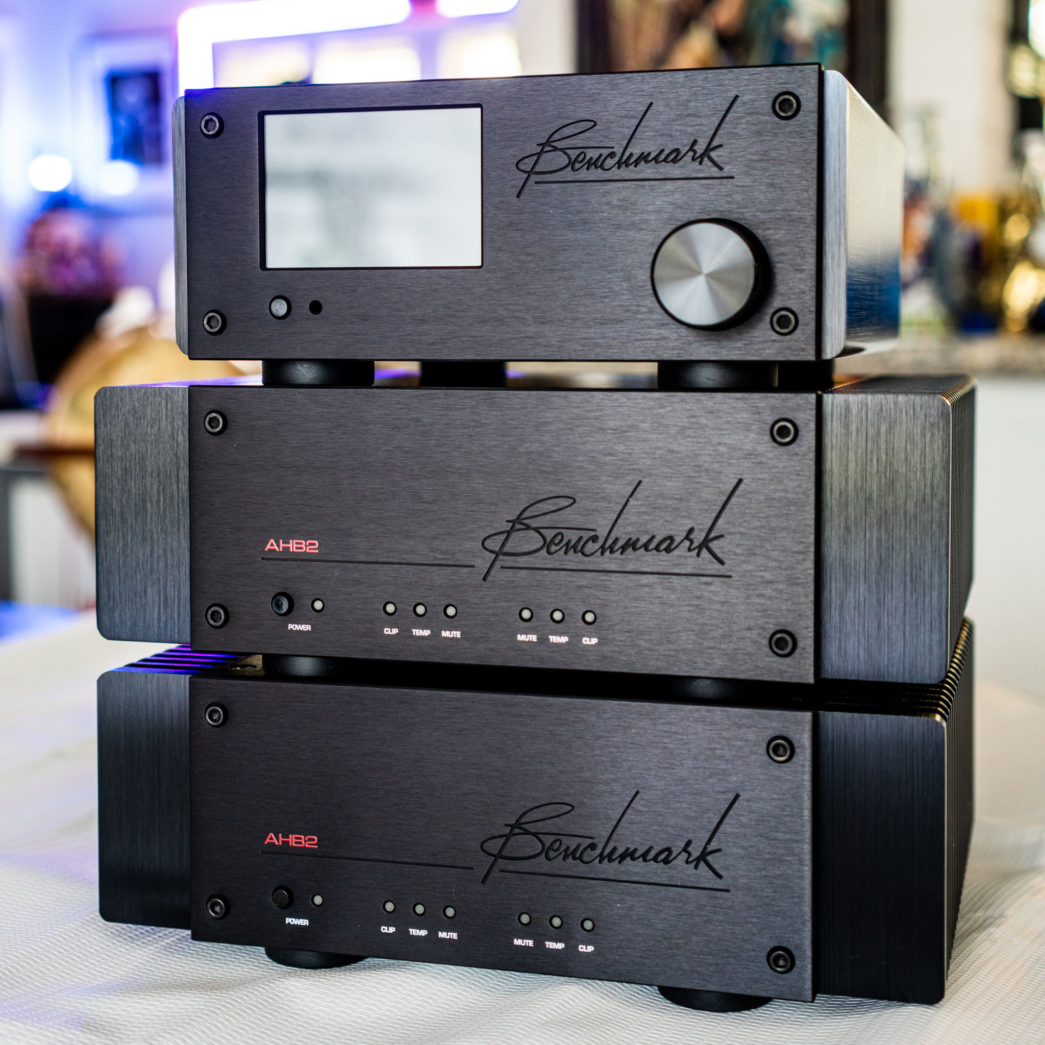 Benchmark Bundle LA4 Pre + 2x AHB2 Amplifier For Sale | Audiogon